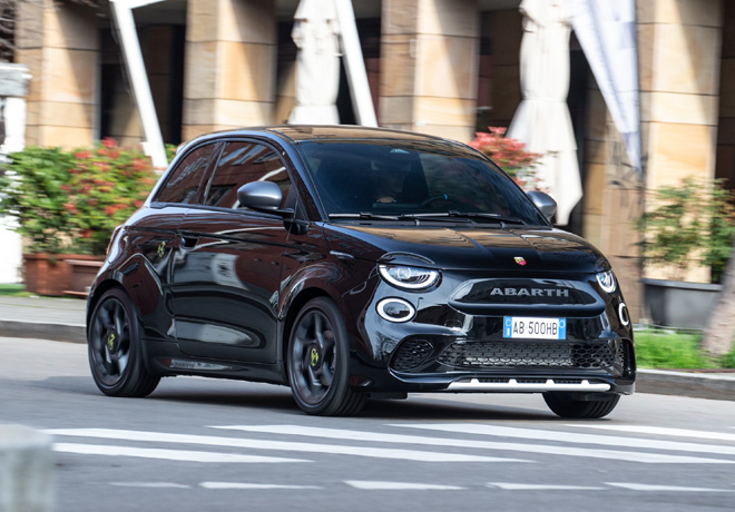 La nueva era Abarth continúa: La familia del escorpión se expande con la nueva línea totalmente ...